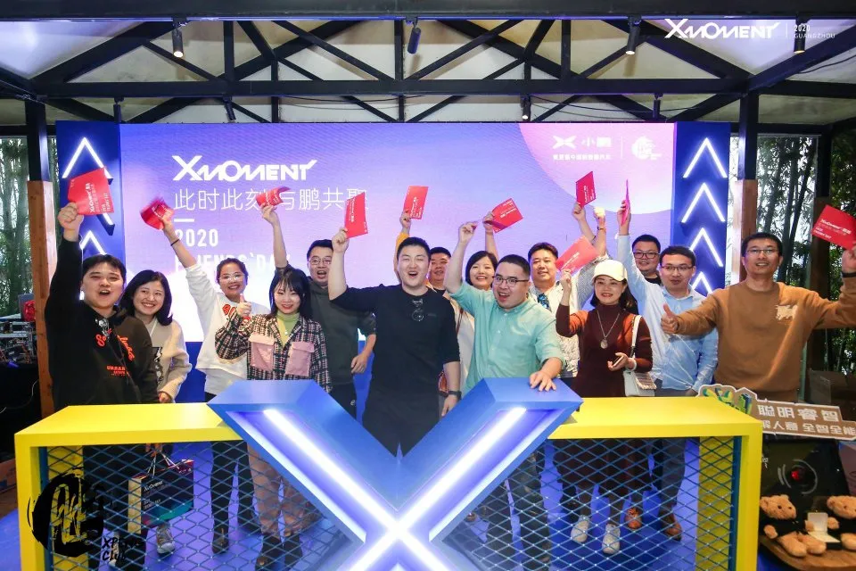 “浮世三千，吾爱有三，日月与卿”