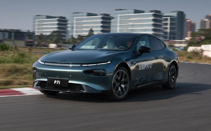 近距离看新款小鹏P7i，才发现这些问题